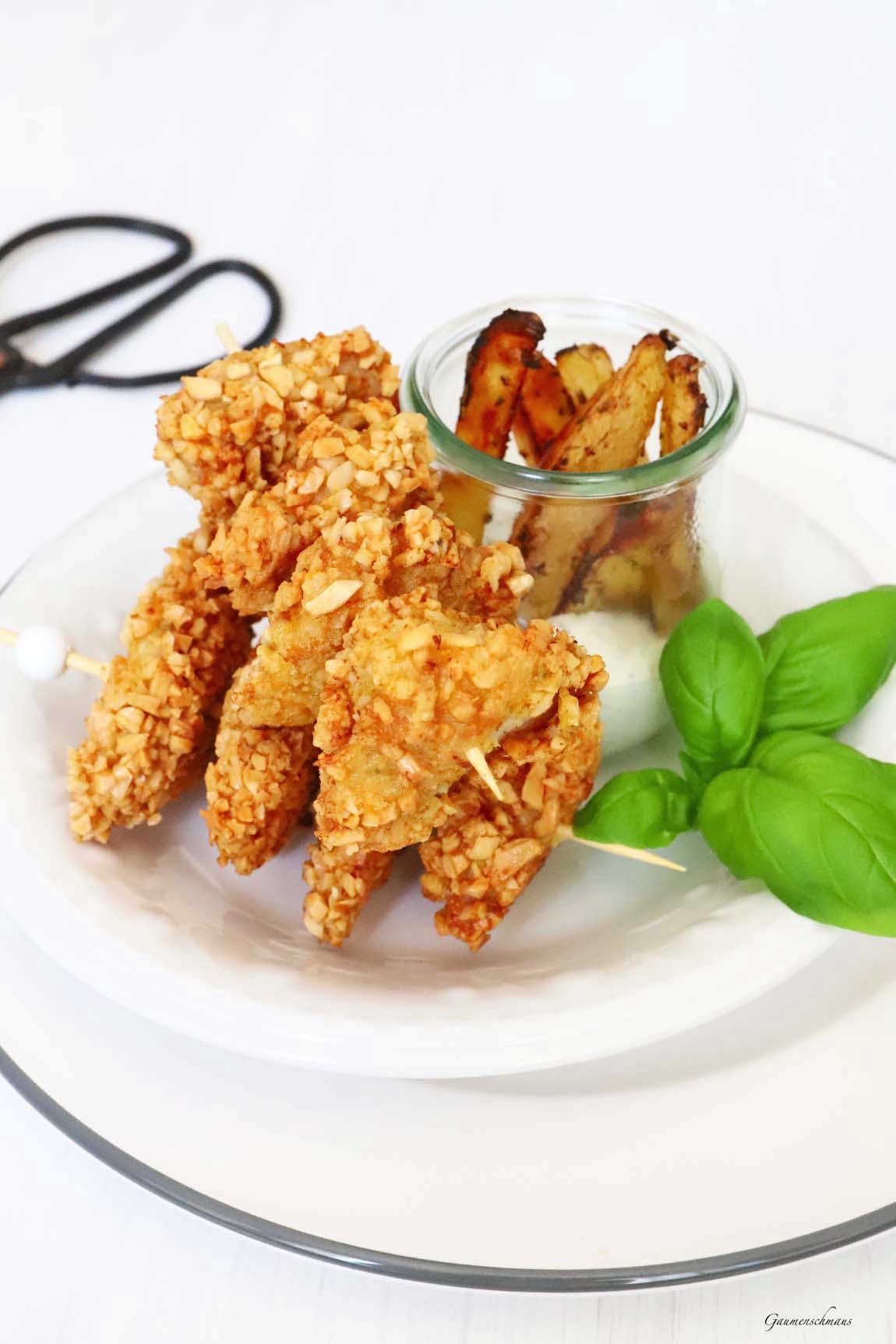 Knuspriges Mandel-Huhn am Spieß – Gaumenschmaus