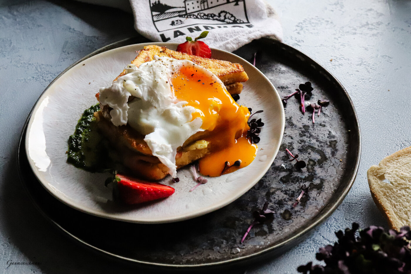 Pikanter French Toast mit Ei – Gaumenschmaus